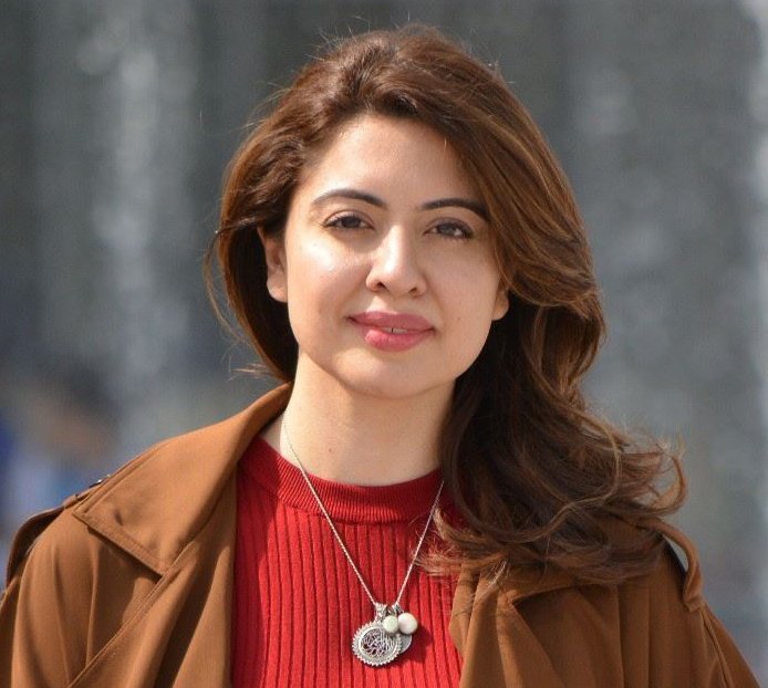 Sidra Iqbal Height, Weight, Age, Body Measurement, Bra Size, Husband ...